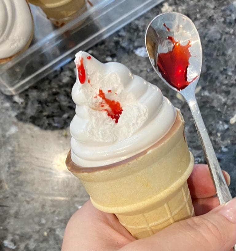 Easy Halloween treats (Bloody ice creams) - 3CatsFoodie