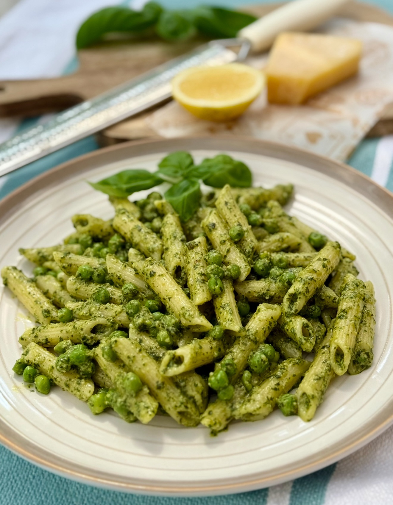 Pea Pesto Pasta with Basil, Rocket and Pine Nuts - 3CatsFoodie